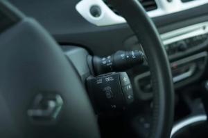 Balts Renault Grand Scenic 2010 Liepāja, ar dzinēja tilpumu 2.00 L un nobraukumu 239 tūkst. km par 6350 €, foto 23 vietnē AUTOMOTO.COM.LV