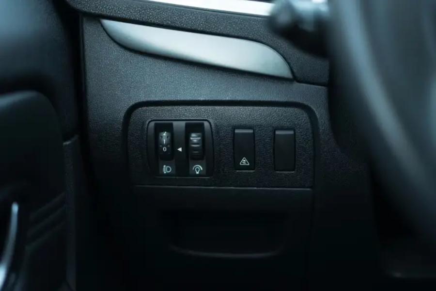 Balts Renault Grand Scenic 2010 Liepāja, ar dzinēja tilpumu 2.00 L un nobraukumu 239 tūkst. km par 6350 €, foto 25 vietnē AUTOMOTO.COM.LV