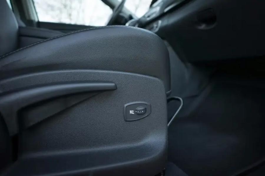 Balts Renault Grand Scenic 2010 Liepāja, ar dzinēja tilpumu 2.00 L un nobraukumu 239 tūkst. km par 6350 €, foto 27 vietnē AUTOMOTO.COM.LV