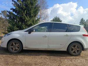 White Renault Grand Scenic 2011 in Riga, with an engine capacity of 1.50 L and mileage of 300 thousand km for 3700 €, photo  on AUTOMOTO.COM.LV