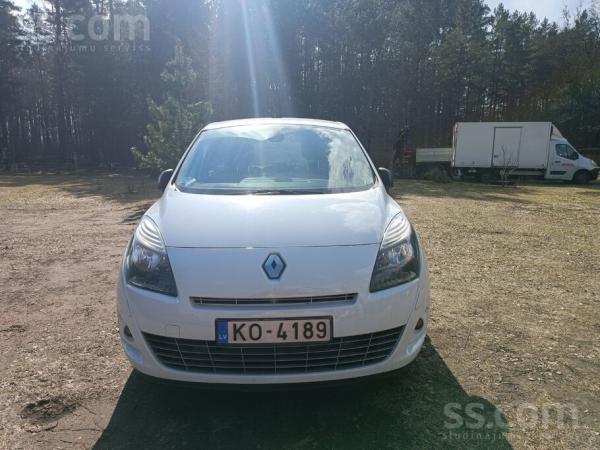 Balts Renault Grand Scenic 2011 Rīga, ar dzinēja tilpumu 1.50 L un nobraukumu 300 tūkst. km par 3700 €, foto 2 vietnē AUTOMOTO.COM.LV