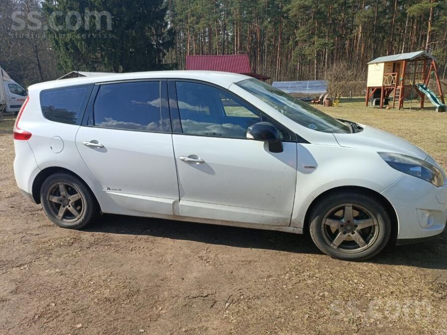 White Renault Grand Scenic 2011 in Riga, with an engine capacity of 1.50 L and mileage of 300 thousand km for 3700 €, photo 3 on AUTOMOTO.COM.LV