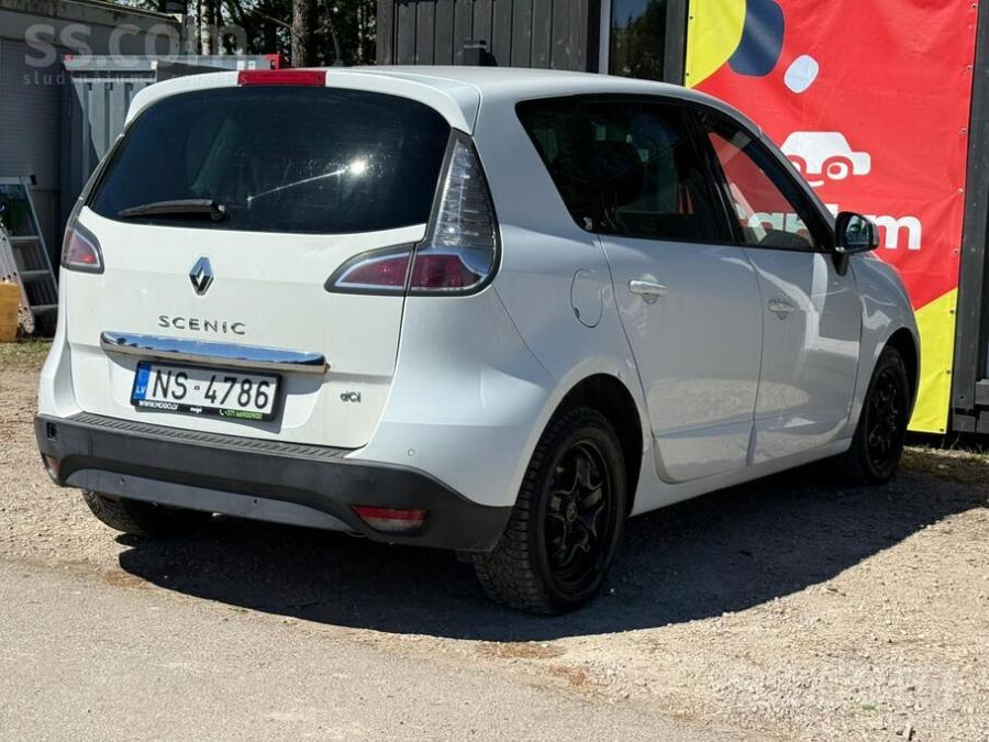 White Renault Grand Scenic 2012 in Riga, with an engine capacity of 1.50 L and mileage of 311 thousand km for 2490 €, photo 7 on AUTOMOTO.COM.LV