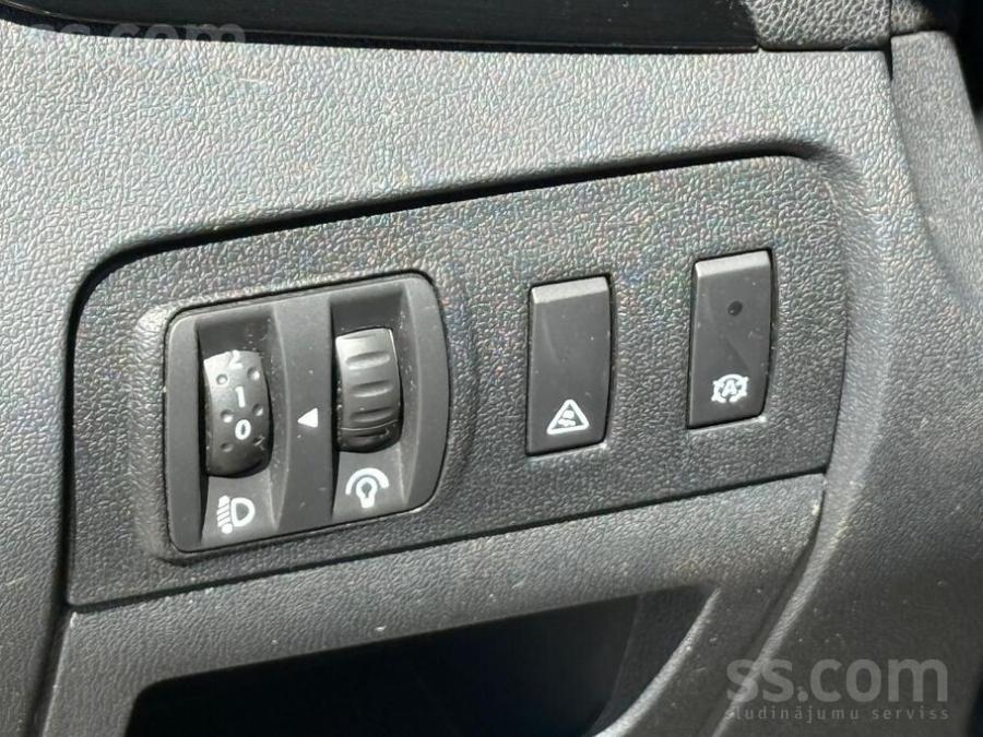 White Renault Grand Scenic 2012 in Riga, with an engine capacity of 1.50 L and mileage of 311 thousand km for 2490 €, photo 14 on AUTOMOTO.COM.LV