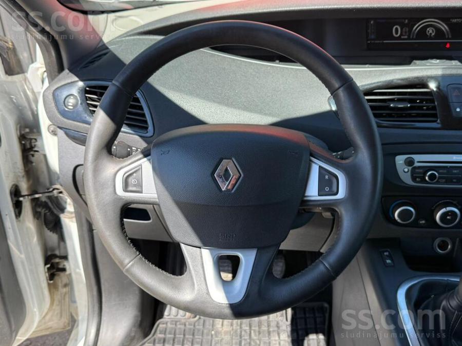 White Renault Grand Scenic 2012 in Riga, with an engine capacity of 1.50 L and mileage of 311 thousand km for 2490 €, photo 17 on AUTOMOTO.COM.LV