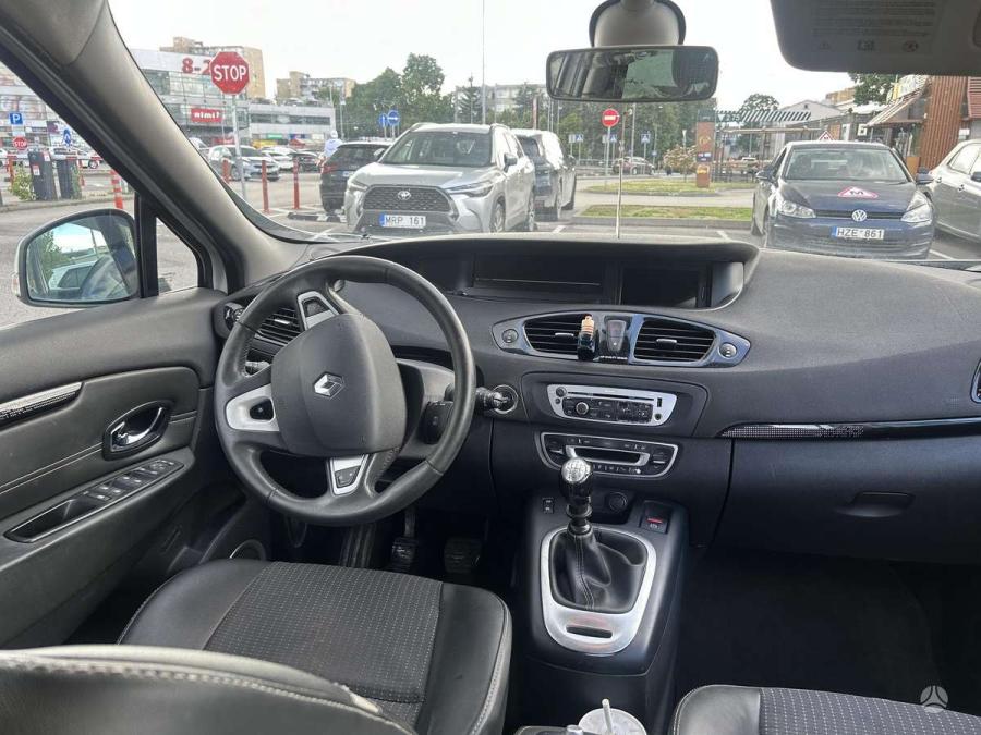 White Renault Grand Scenic 2012 in Vilnius, with an engine capacity of 1.60 L and mileage of 254 thousand km for 2600 €, photo 6 on AUTOMOTO.COM.LV
