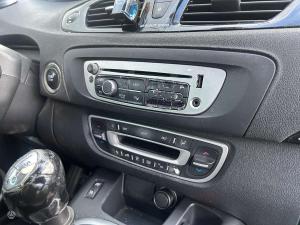 White Renault Grand Scenic 2012 in Vilnius, with an engine capacity of 1.60 L and mileage of 254 thousand km for 2600 €, photo 8 on AUTOMOTO.COM.LV