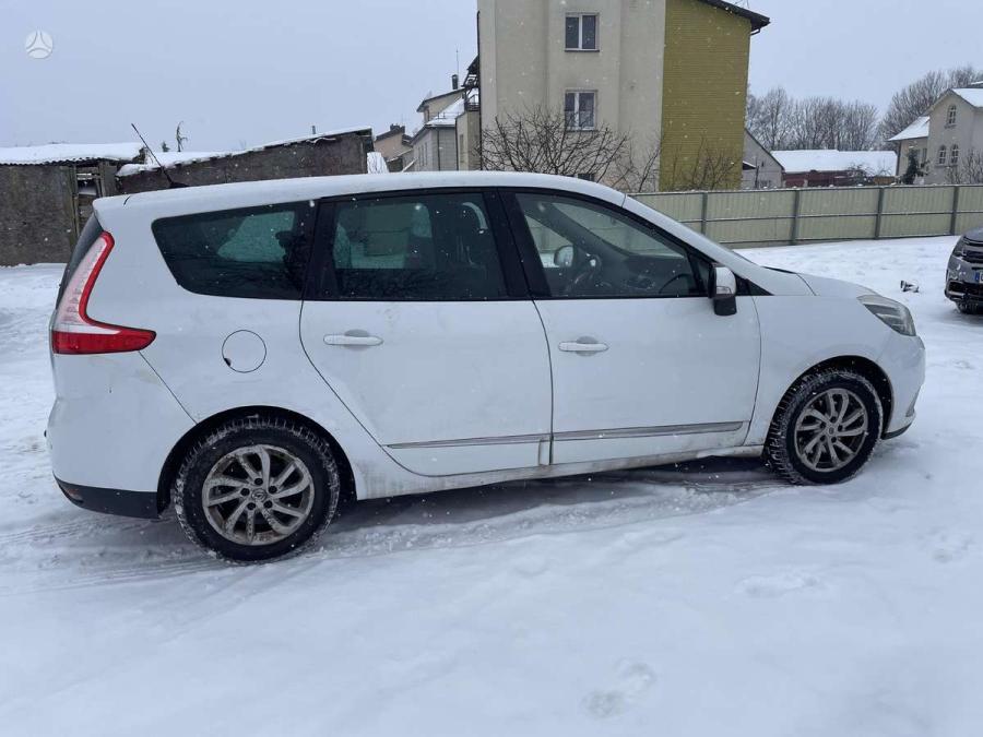 White Renault Grand Scenic 2013 in Taurage, with an engine capacity of 1.46 L and mileage of 270 thousand km for 3500 €, photo 4 on AUTOMOTO.COM.LV