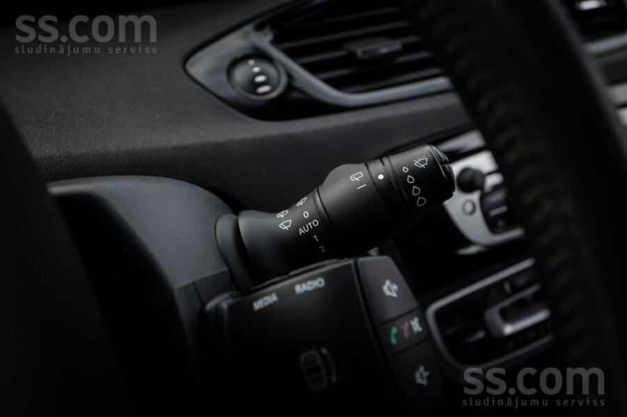 Balts Renault Grand Scenic 2013 Jelgava, ar dzinēja tilpumu 1.50 L un nobraukumu 260 tūkst. km par 4999 €, foto 18 vietnē AUTOMOTO.COM.LV