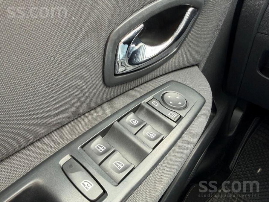 White Renault Grand Scenic 2013 in Riga, with an engine capacity of 1.50 L and mileage of 273 thousand km for 3890 €, photo 16 on AUTOMOTO.COM.LV