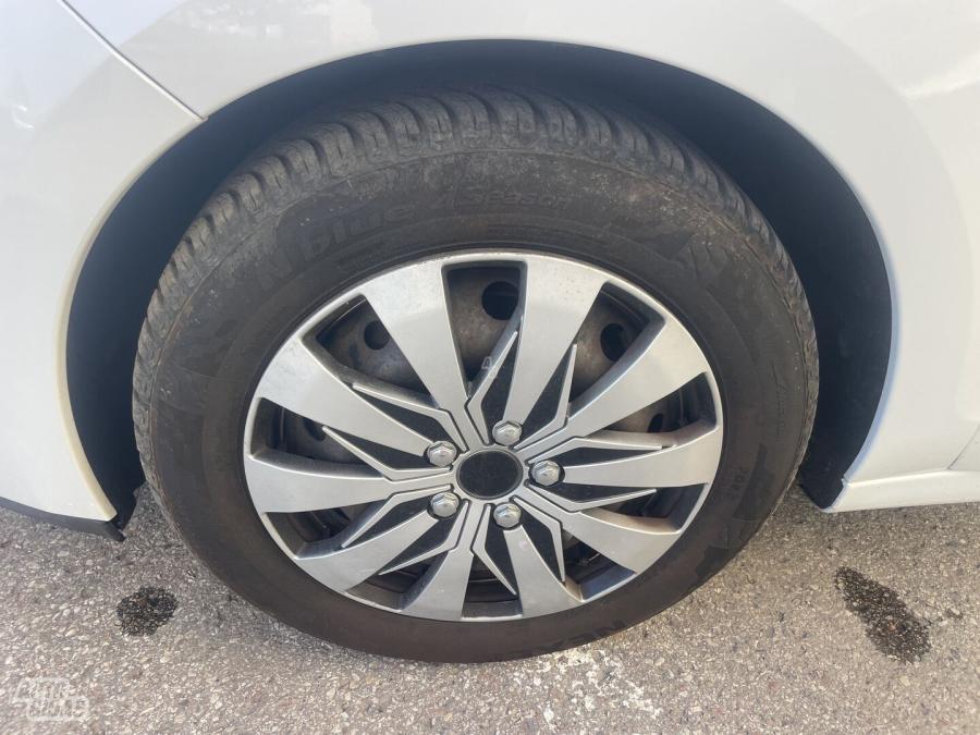White Renault Grand Scenic 2014 in Kaunas, with an engine capacity of 1.60 L and mileage of 330 thousand km for 4300 €, photo 14 on AUTOMOTO.COM.LV