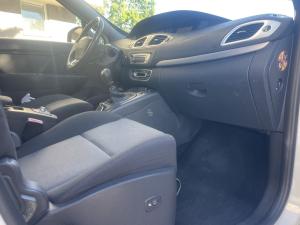 White Renault Grand Scenic 2014 in Kaunas, with an engine capacity of 1.60 L and mileage of 330 thousand km for 4300 €, photo 19 on AUTOMOTO.COM.LV