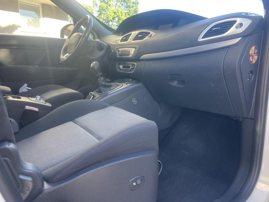 White Renault Grand Scenic 2014 in Kaunas, with an engine capacity of 1.60 L and mileage of 330 thousand km for 4300 €, photo 19 on AUTOMOTO.COM.LV