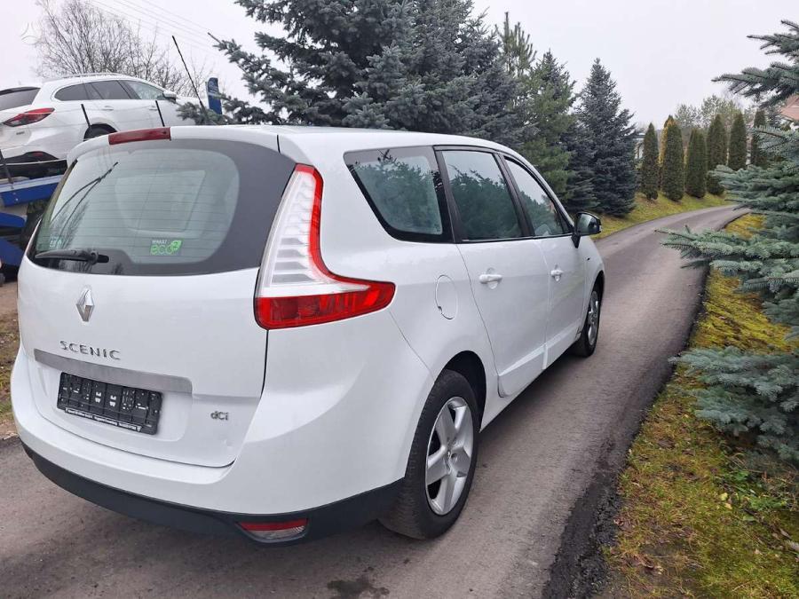 White Renault Grand Scenic 2015 in Utena, with an engine capacity of 1.46 L and mileage of 199 thousand km for 4650 €, photo 3 on AUTOMOTO.COM.LV