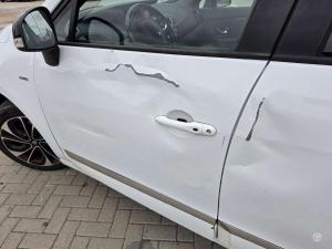 White Renault Grand Scenic 2015 in Taurage, with an engine capacity of 1.46 L and mileage of 235 thousand km for 4200 €, photo 7 on AUTOMOTO.COM.LV