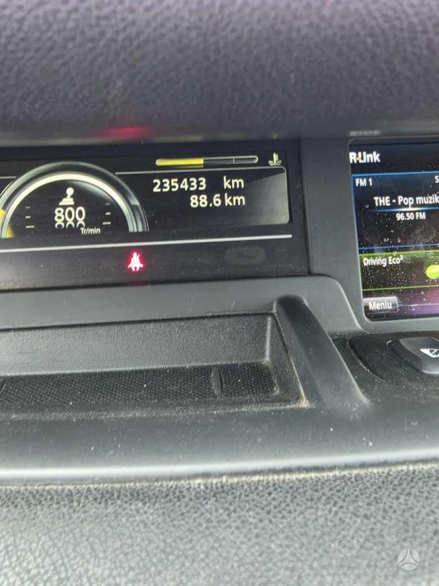 White Renault Grand Scenic 2015 in Taurage, with an engine capacity of 1.46 L and mileage of 235 thousand km for 4200 €, photo 17 on AUTOMOTO.COM.LV