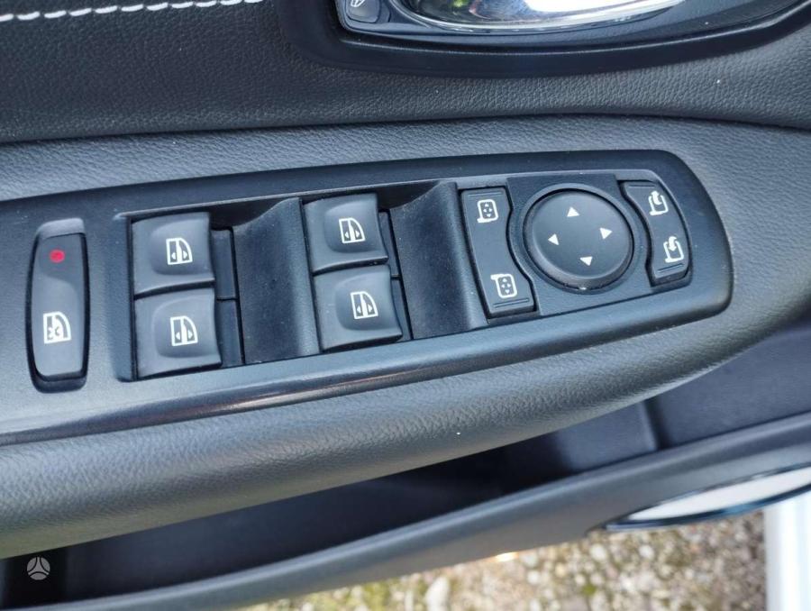 White Renault Grand Scenic 2015 in Kaunas, with an engine capacity of 1.60 L and mileage of 240 thousand km for 4950 €, photo 11 on AUTOMOTO.COM.LV