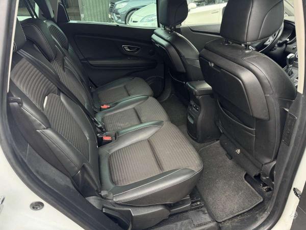 White Renault Grand Scenic 2016 in Kaunas, with an engine capacity of 1.60 L and mileage of 180 thousand km for 7250 €, photo 11 on AUTOMOTO.COM.LV