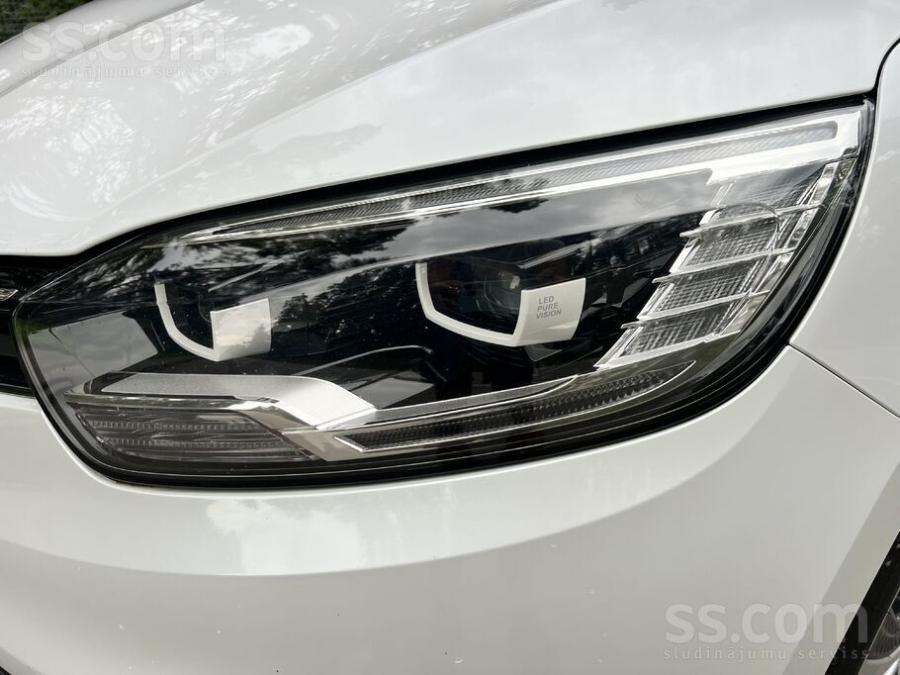 White Renault Grand Scenic 2017 in Riga, with an engine capacity of 1.60 L and mileage of 0 thousand km for 8990 €, photo 31 on AUTOMOTO.COM.LV