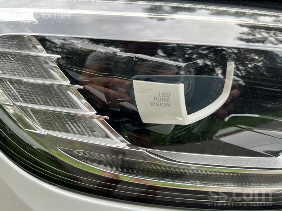 White Renault Grand Scenic 2017 in Riga, with an engine capacity of 1.60 L and mileage of 0 thousand km for 8990 €, photo 32 on AUTOMOTO.COM.LV