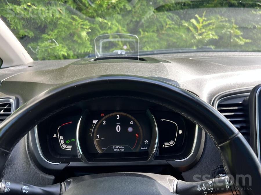 White Renault Grand Scenic 2017 in Riga, with an engine capacity of 1.60 L and mileage of 0 thousand km for 8990 €, photo 36 on AUTOMOTO.COM.LV