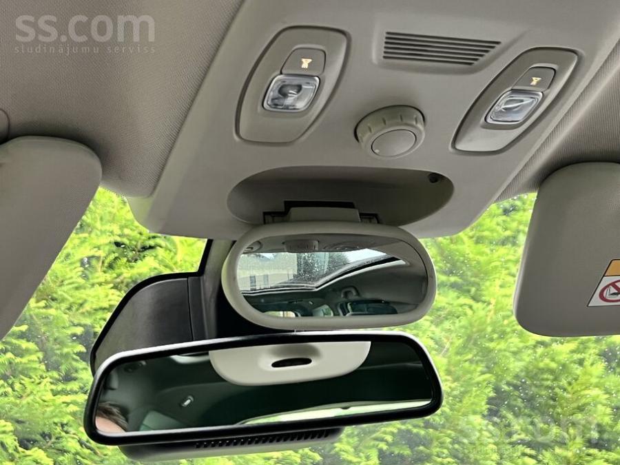 White Renault Grand Scenic 2017 in Riga, with an engine capacity of 1.60 L and mileage of 0 thousand km for 8990 €, photo 55 on AUTOMOTO.COM.LV