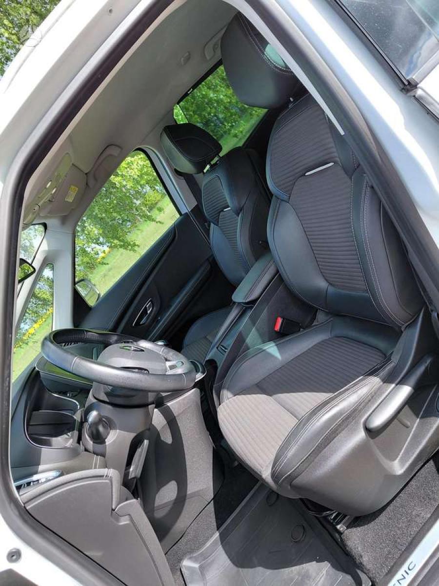 Balts Renault Grand Scenic 2017 Vilkaviškis, ar dzinēja tilpumu 1.20 L un nobraukumu 166 tūkst. km par 8600 €, foto 17 vietnē AUTOMOTO.COM.LV