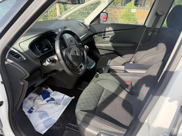 Renault Grand Scenic 2018 in Taurage on AUTOMOTO.COM.LV White Renault Grand Scenic 2018 in Taurage, with an engine capacity of 1.46 L and mileage of 400 thousand km for 6800 €, photo 10 on AUTOMOTO.COM.LV
