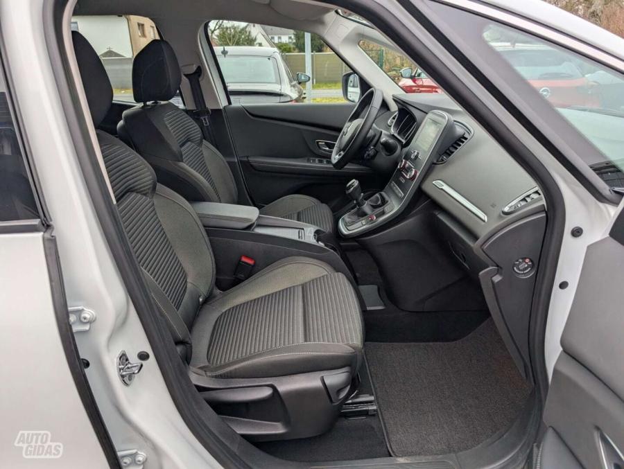 White Renault Grand Scenic 2019 in Kaunas, with an engine capacity of 1.70 L and mileage of 25 thousand km for 22694 €, photo 3 on AUTOMOTO.COM.LV