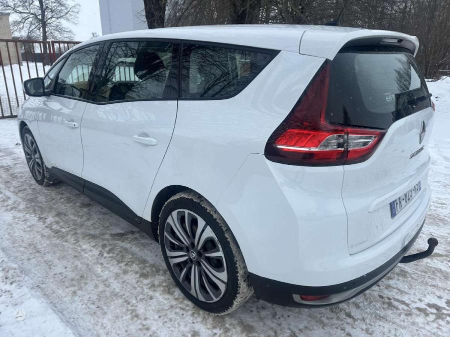 White Renault Grand Scenic 2019 in Taurage, with an engine capacity of 1.75 L and mileage of 232 thousand km for 7700 €, photo 7 on AUTOMOTO.COM.LV
