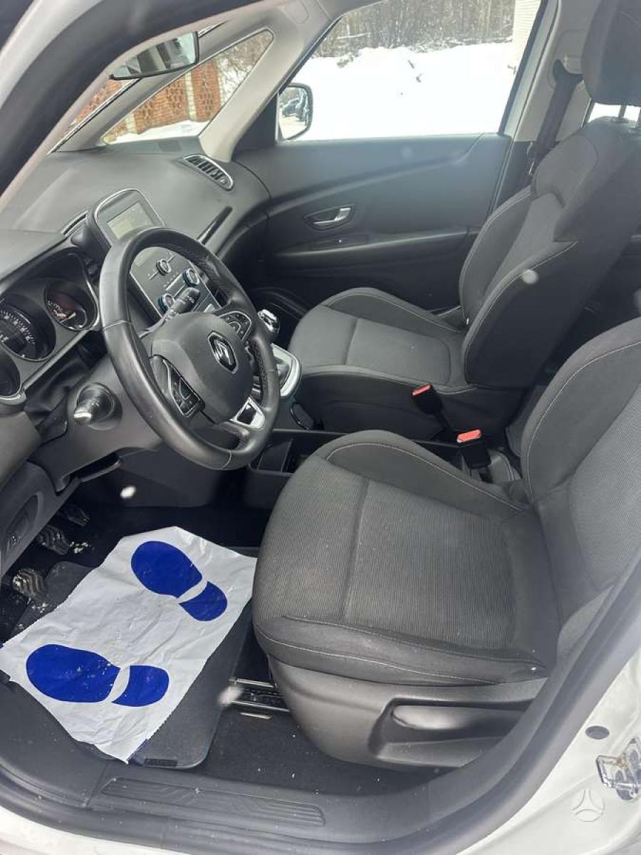 White Renault Grand Scenic 2019 in Taurage, with an engine capacity of 1.75 L and mileage of 232 thousand km for 7700 €, photo 9 on AUTOMOTO.COM.LV