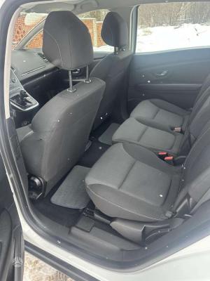 White Renault Grand Scenic 2019 in Taurage, with an engine capacity of 1.75 L and mileage of 232 thousand km for 7700 €, photo 14 on AUTOMOTO.COM.LV
