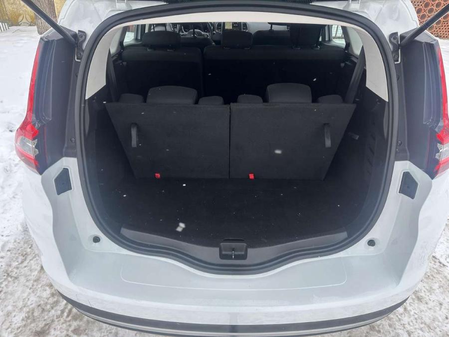 White Renault Grand Scenic 2019 in Taurage, with an engine capacity of 1.75 L and mileage of 232 thousand km for 7700 €, photo 15 on AUTOMOTO.COM.LV