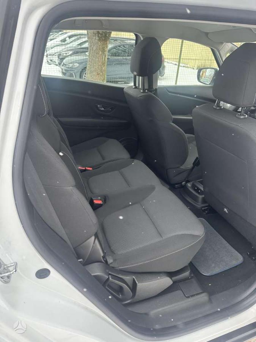 White Renault Grand Scenic 2019 in Taurage, with an engine capacity of 1.75 L and mileage of 232 thousand km for 7700 €, photo 16 on AUTOMOTO.COM.LV