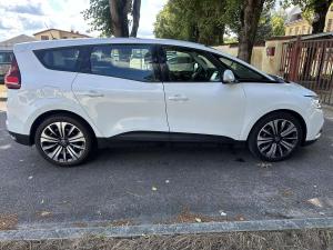 White Renault Grand Scenic 2019 in Taurage, with an engine capacity of 1.75 L and mileage of 234 thousand km for 7200 €, photo 5 on AUTOMOTO.COM.LV