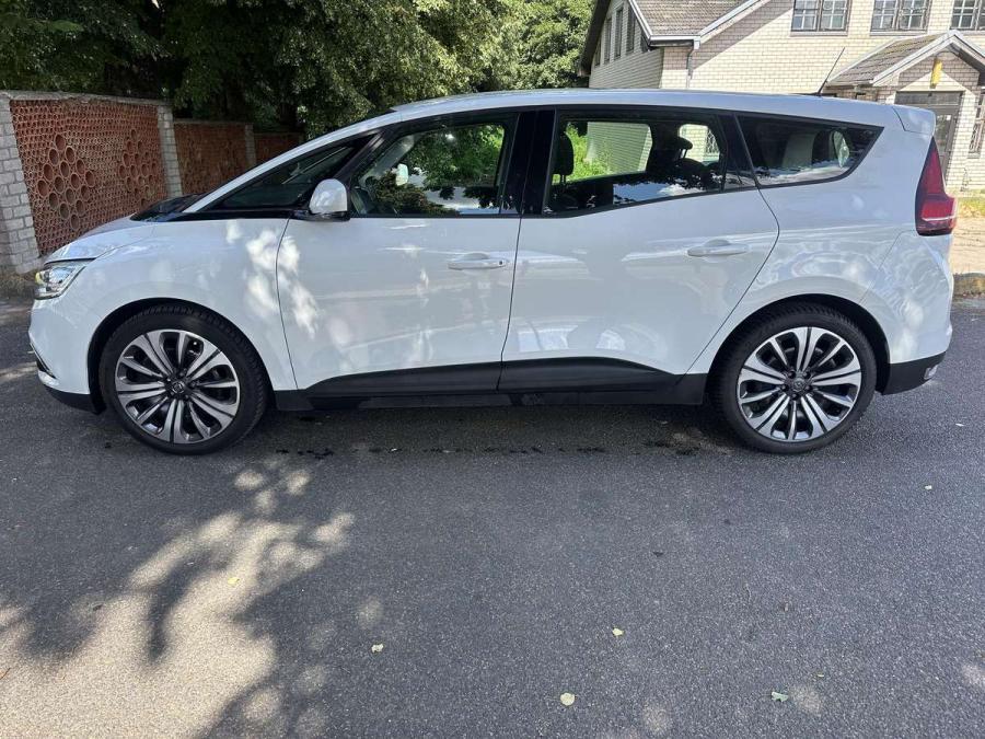 White Renault Grand Scenic 2019 in Taurage, with an engine capacity of 1.75 L and mileage of 234 thousand km for 7200 €, photo 9 on AUTOMOTO.COM.LV