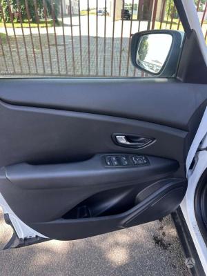 White Renault Grand Scenic 2019 in Taurage, with an engine capacity of 1.75 L and mileage of 234 thousand km for 7200 €, photo 10 on AUTOMOTO.COM.LV