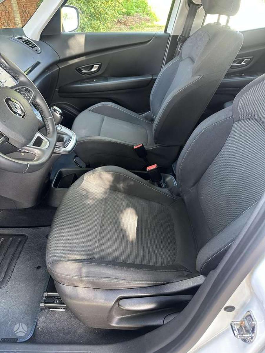 White Renault Grand Scenic 2019 in Taurage, with an engine capacity of 1.75 L and mileage of 234 thousand km for 7200 €, photo 11 on AUTOMOTO.COM.LV