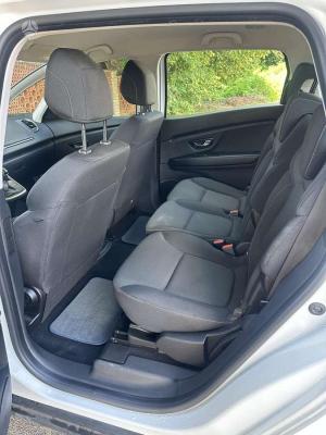 White Renault Grand Scenic 2019 in Taurage, with an engine capacity of 1.75 L and mileage of 234 thousand km for 7200 €, photo 16 on AUTOMOTO.COM.LV