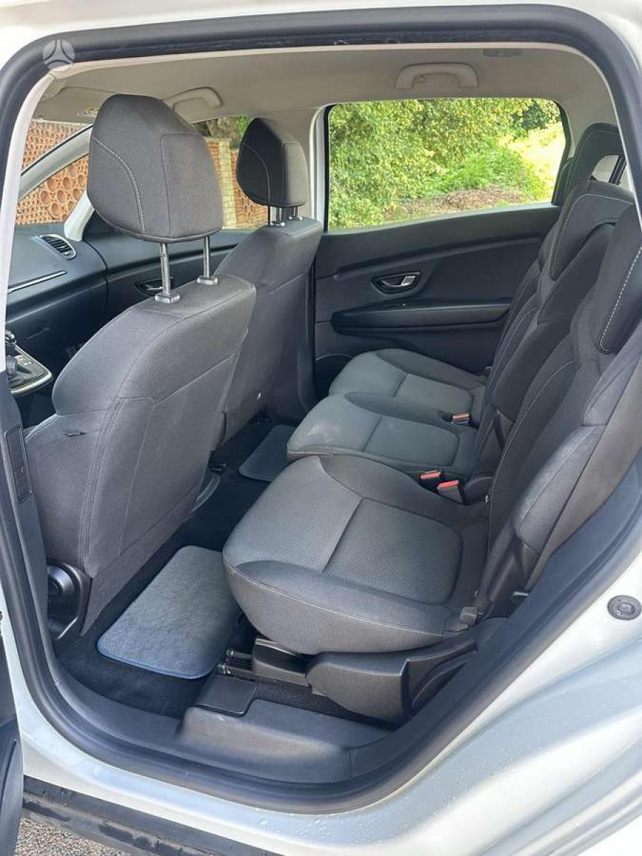 White Renault Grand Scenic 2019 in Taurage, with an engine capacity of 1.75 L and mileage of 234 thousand km for 7200 €, photo 16 on AUTOMOTO.COM.LV