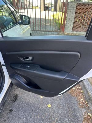 White Renault Grand Scenic 2019 in Taurage, with an engine capacity of 1.75 L and mileage of 234 thousand km for 7200 €, photo 18 on AUTOMOTO.COM.LV