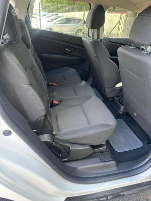 White Renault Grand Scenic 2019 in Taurage, with an engine capacity of 1.75 L and mileage of 234 thousand km for 7200 €, photo 19 on AUTOMOTO.COM.LV