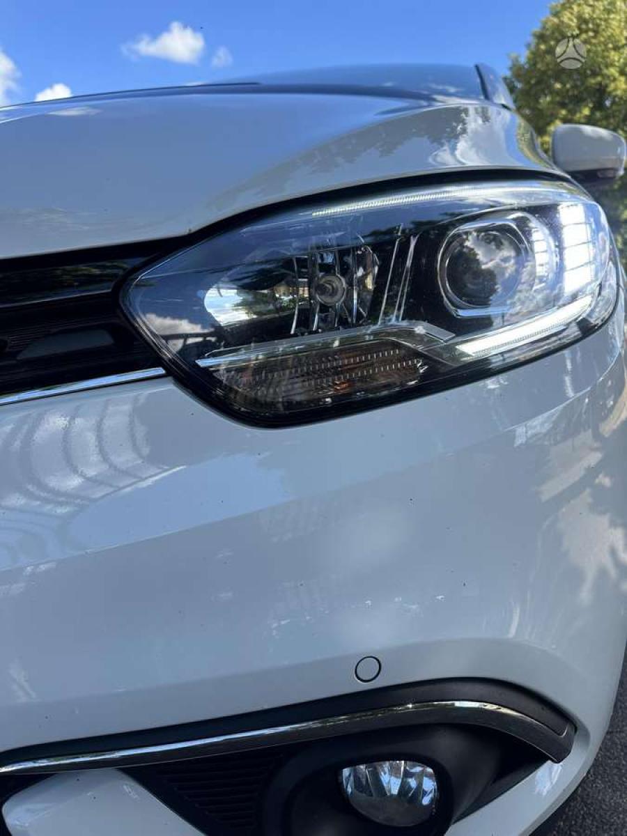 White Renault Grand Scenic 2019 in Taurage, with an engine capacity of 1.75 L and mileage of 234 thousand km for 7200 €, photo 22 on AUTOMOTO.COM.LV