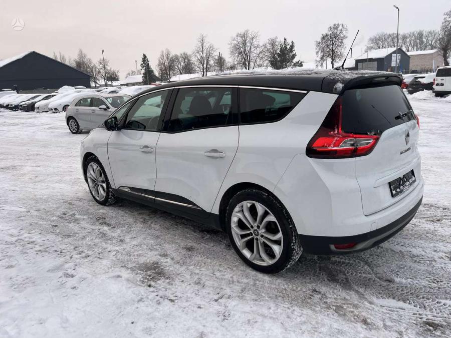 White Renault Grand Scenic 2020 in Taurage, with an engine capacity of 1.70 L and mileage of 215 thousand km for 7700 €, photo 12 on AUTOMOTO.COM.LV