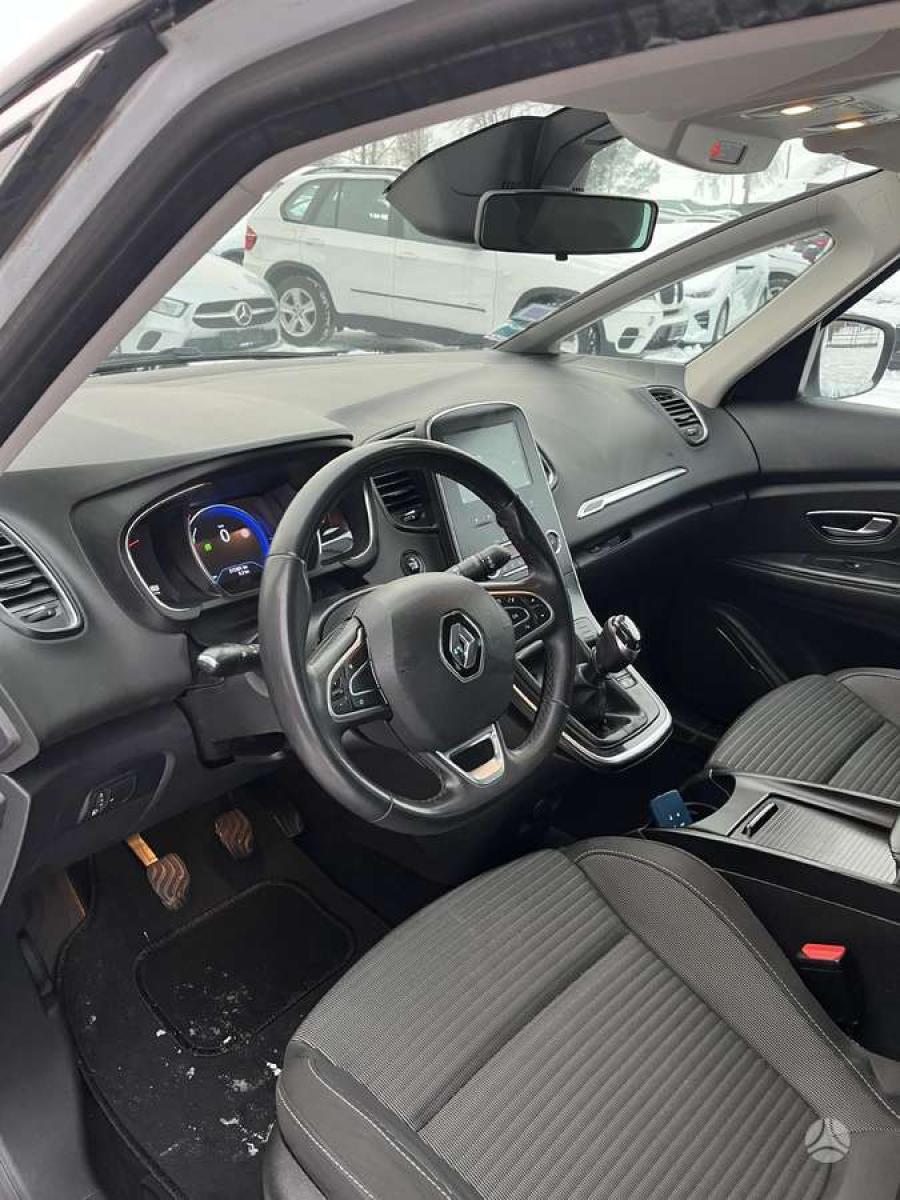 White Renault Grand Scenic 2020 in Taurage, with an engine capacity of 1.70 L and mileage of 215 thousand km for 7700 €, photo 16 on AUTOMOTO.COM.LV