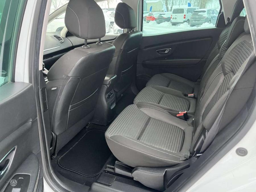 White Renault Grand Scenic 2020 in Taurage, with an engine capacity of 1.70 L and mileage of 215 thousand km for 7700 €, photo 17 on AUTOMOTO.COM.LV