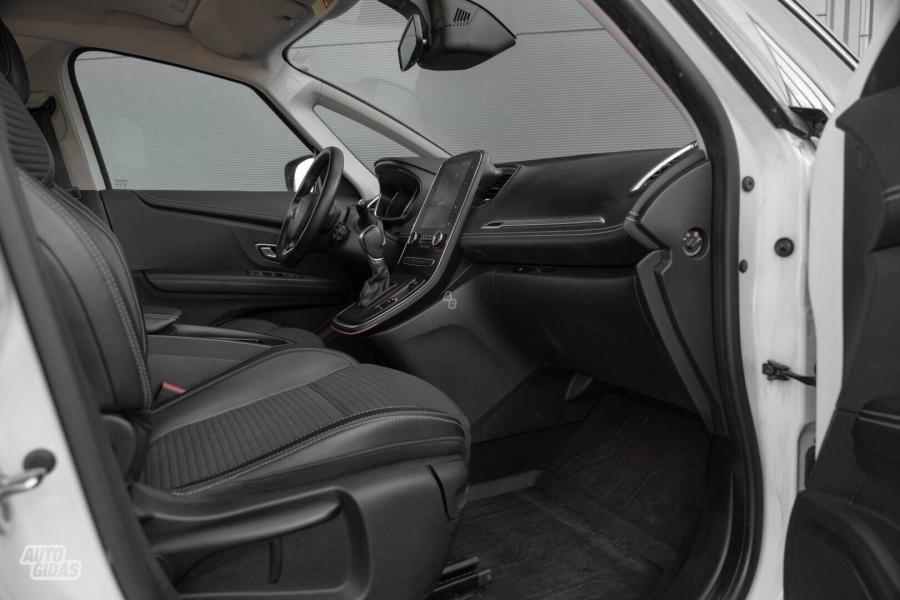 White Renault Grand Scenic 2020 in Vilnius, with an engine capacity of 1.80 L and mileage of 139 thousand km for 11900 €, photo 17 on AUTOMOTO.COM.LV