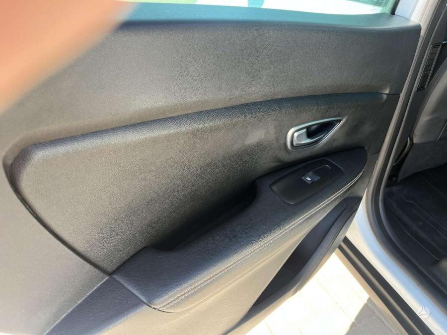Balts Renault Grand Scenic 2020 Tauragė, ar dzinēja tilpumu 1.75 L un nobraukumu 237 tūkst. km par 7200 €, foto 15 vietnē AUTOMOTO.COM.LV
