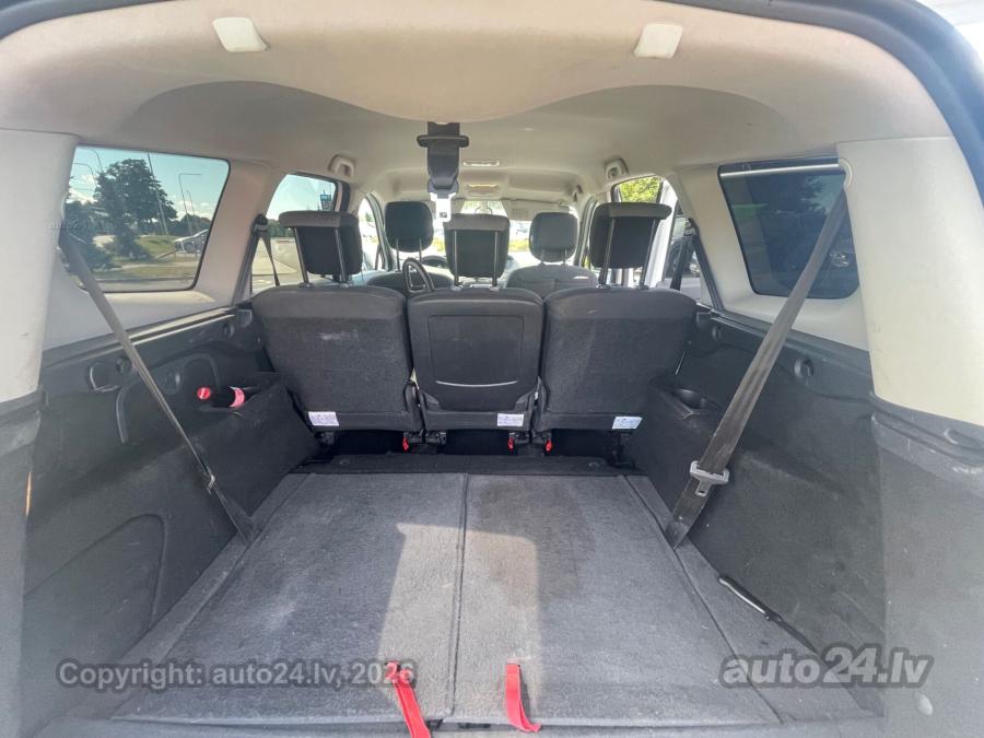 White Renault Grand Scenic 2012 in Tallinn, with an engine capacity of 1.50 L and mileage of 237 thousand km for 4200 €, photo 13 on AUTOMOTO.COM.LV
