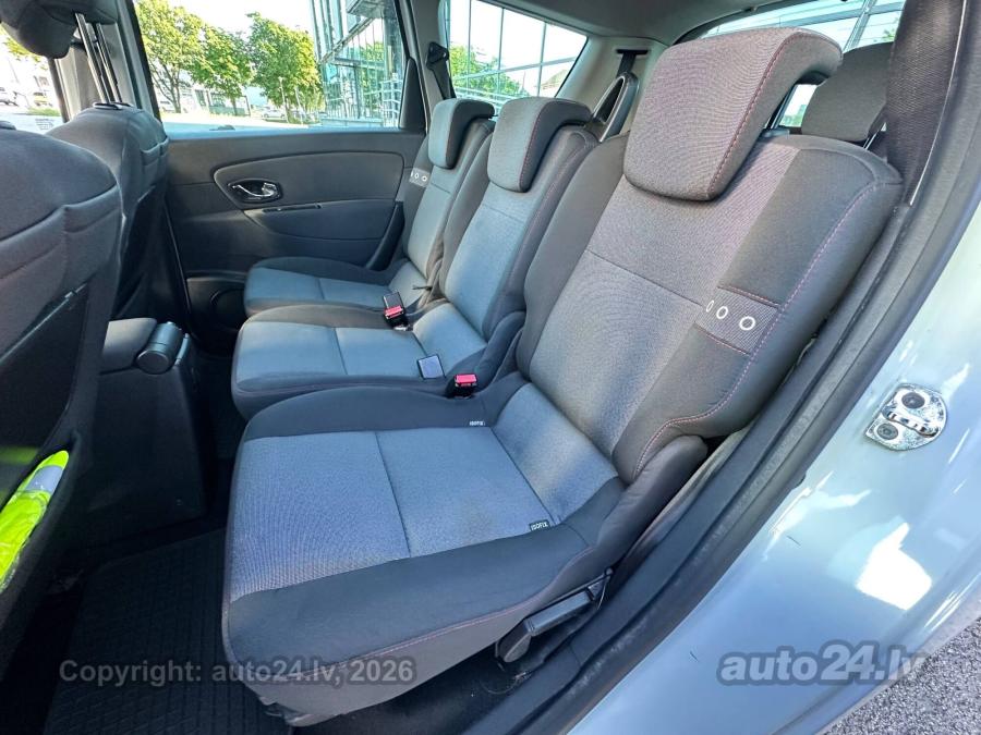 White Renault Grand Scenic 2013 in Tallinn, with an engine capacity of 1.50 L and mileage of 214 thousand km for 3999 €, photo 14 on AUTOMOTO.COM.LV